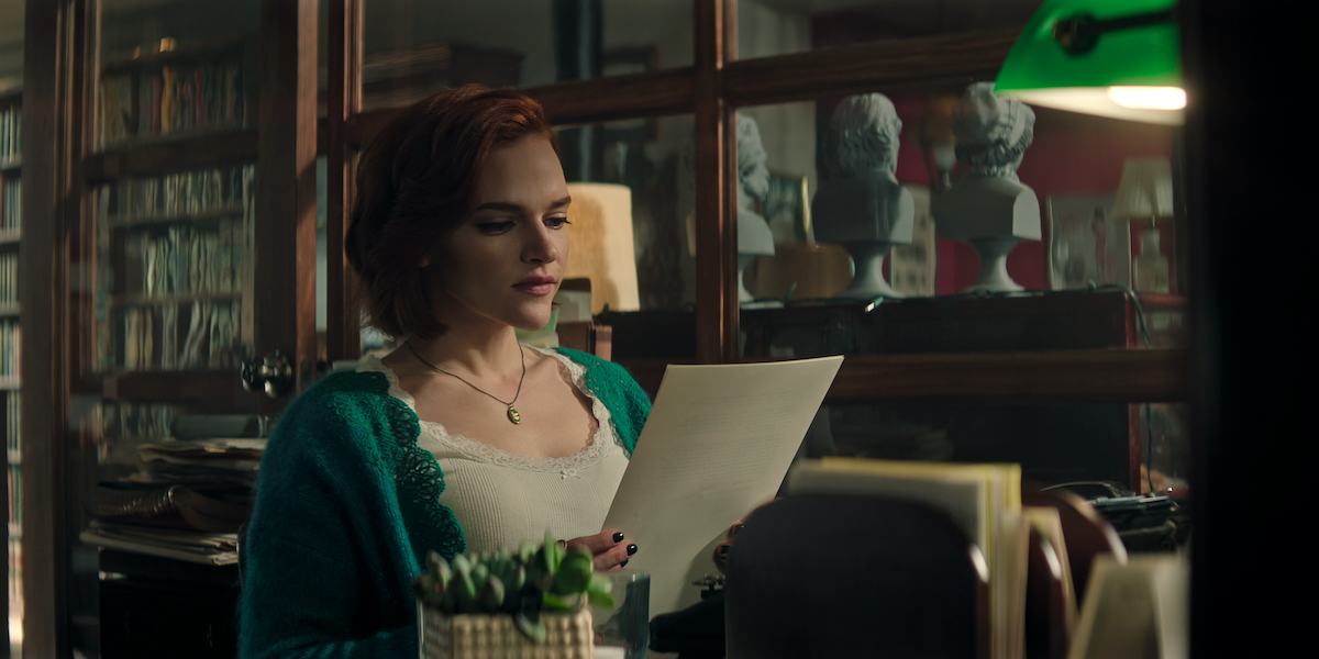 Why Doesn't Bronte Kill Joe in You, Explained