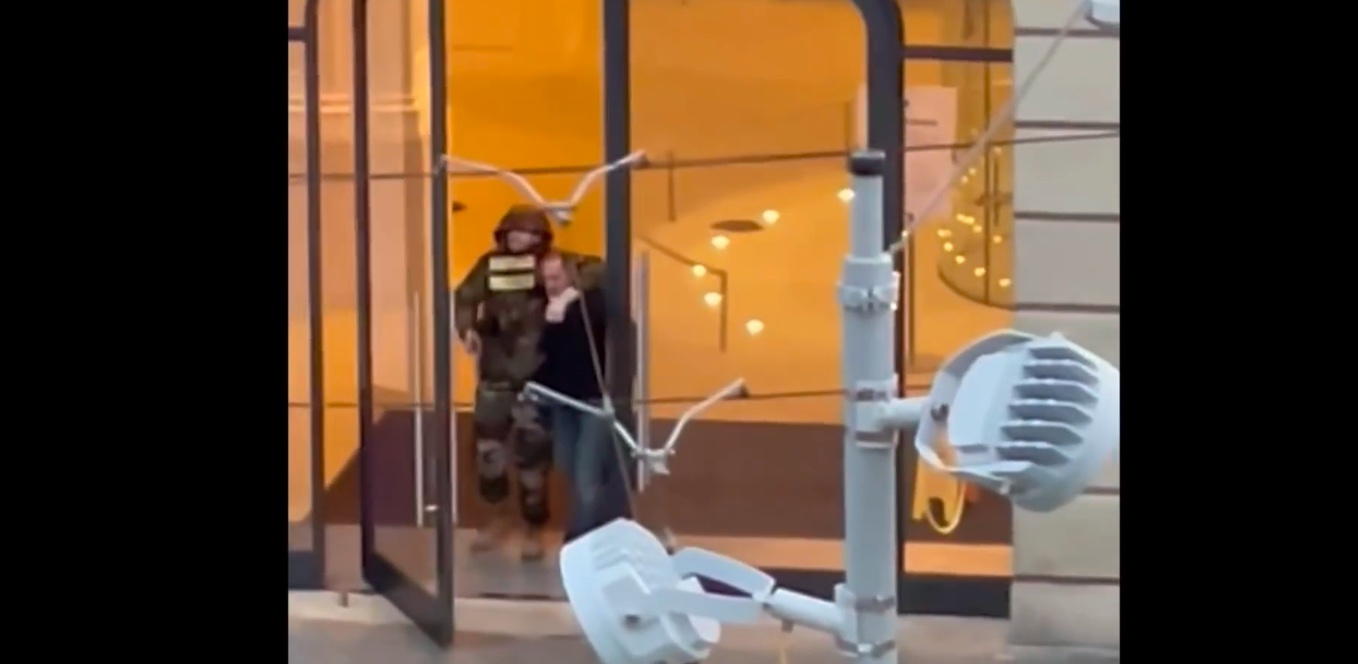 iHostage: True Story of Amsterdam Apple Store Robbery, Explained